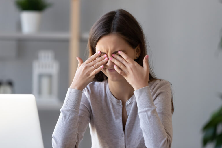 Why Does My Eye Feel Bruised When I Blink? - Healthcare Associates of Texas